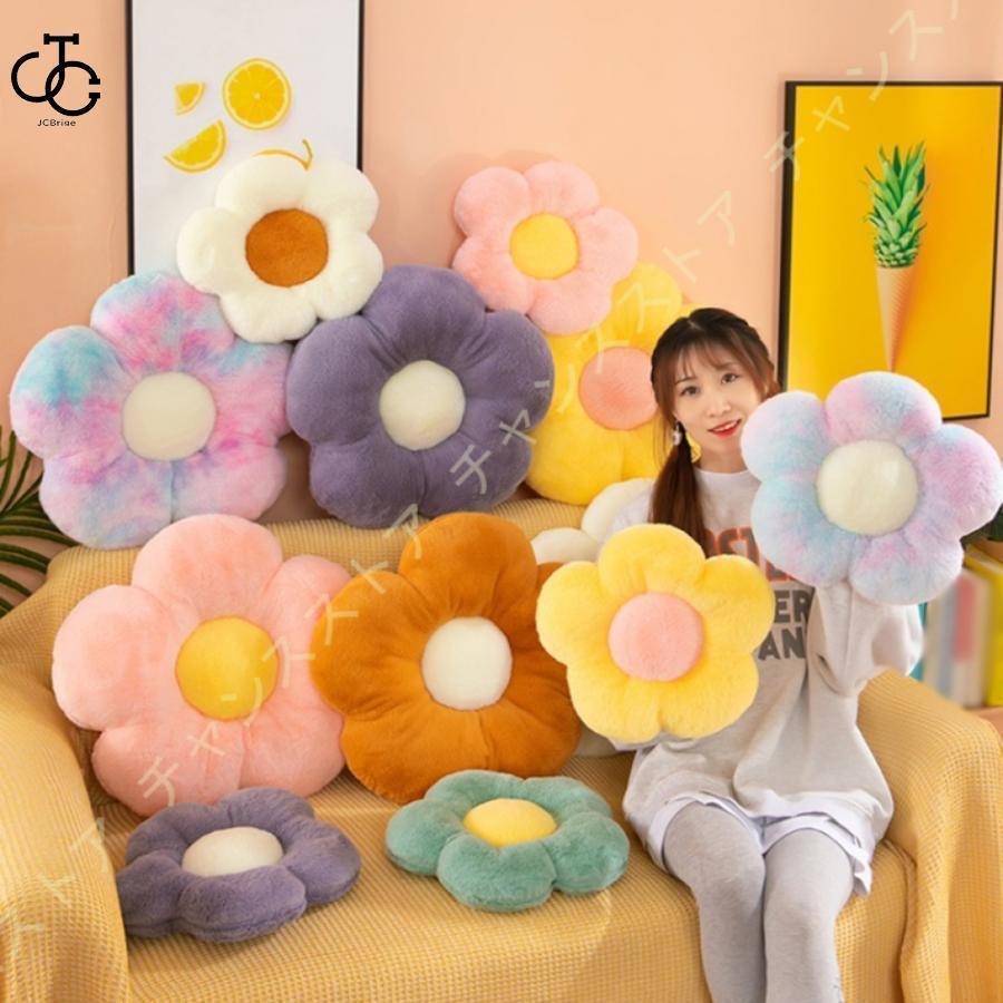 ★かわいいお花デザインのクッションでふわふわで心が癒されます。★側生地にはフランネル生地を利用し、柔らかくて肌さわりが良いです。中綿を贅沢に詰め込んで、体圧を分散でき、長時間座っても疲れません。★カバー取り外し不可のタイプですが、丸洗いOK...