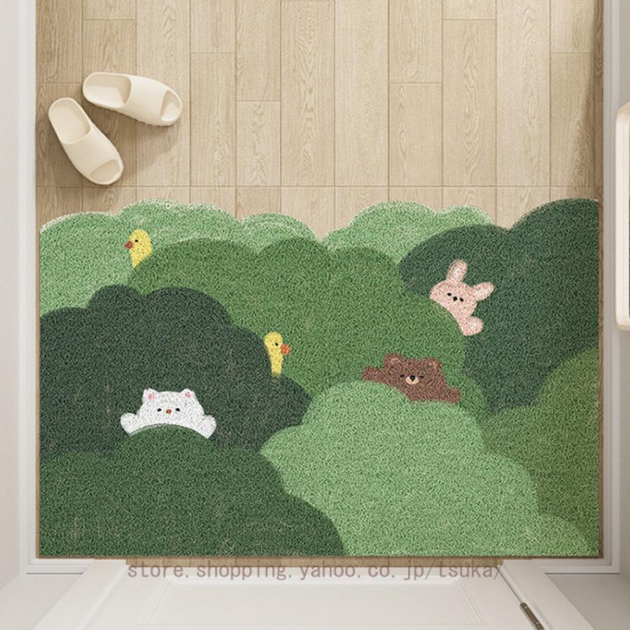 素材：PVC　厚さ：約6mm商品の特徴★屋内また屋外で使える玄関マットです。表面の凹凸は靴底のほこりや泥を取り除き、雨の日でも靴底の水汚れを吸着します。靴からの汚れを部屋に持ち込まず、お部屋の床はいつでも清潔に保たれます。★裏面には滑り止め...
