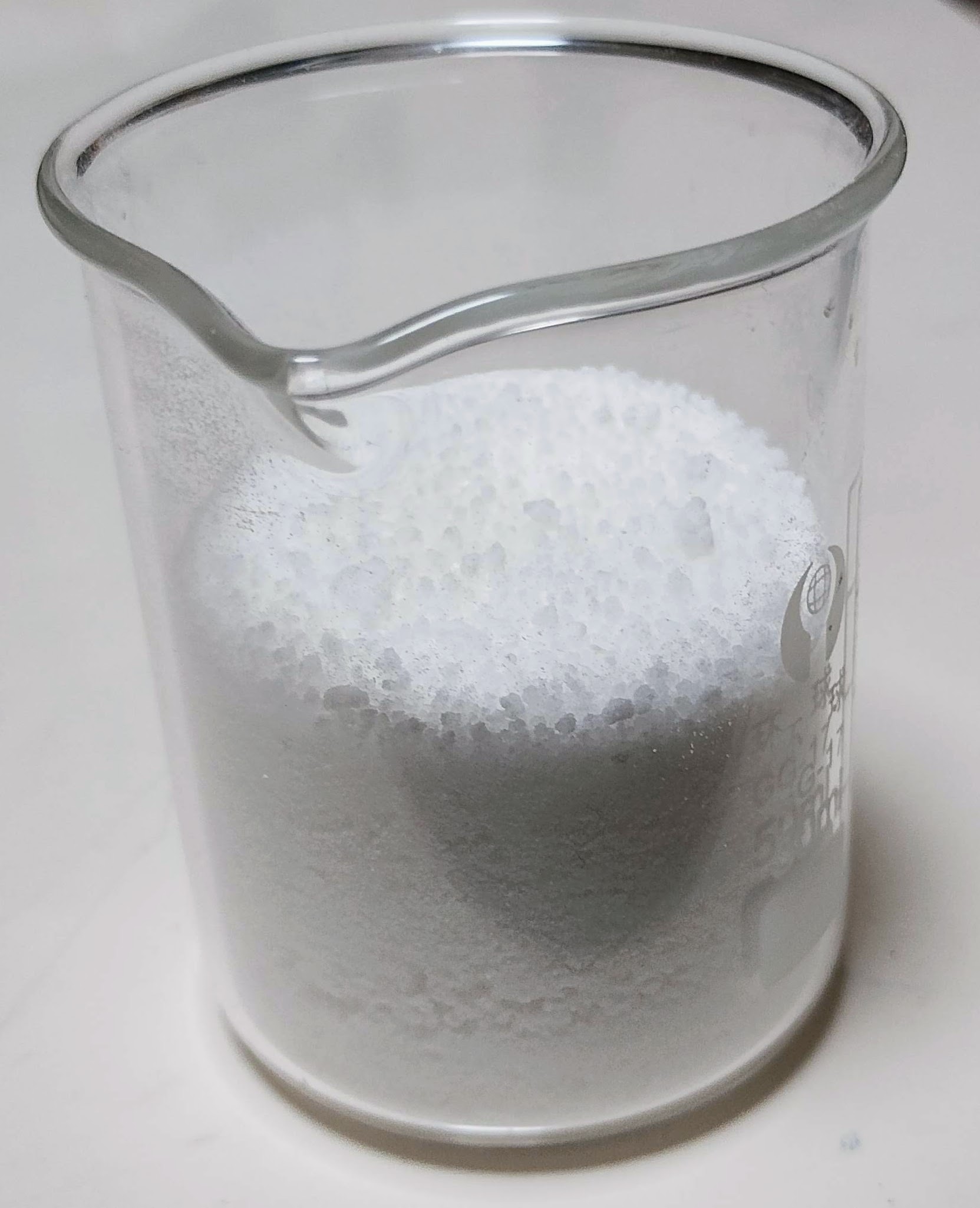 Na2B4O5(OH)4・8H2O 四ホウ酸ナトリウム モース硬度2.5　比重1.7　 20℃の水に対する溶解度は4.7g/100g(20℃) 理科の実験や自由研究などでスライムを作ってください。 保冷剤、氷枕なども作れます。 洗濯: 洗濯...