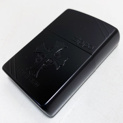■ 【ZIPPO（ジッポー）】 商品情報：(本体)縦53mm&times;横35mm&times;厚さ12mm　マットブラック　盛り上げペイントクロスのデザインを盛り上げた加工で触った感触が味わえるジッポー ■ 彫刻サービスについてプラス1...