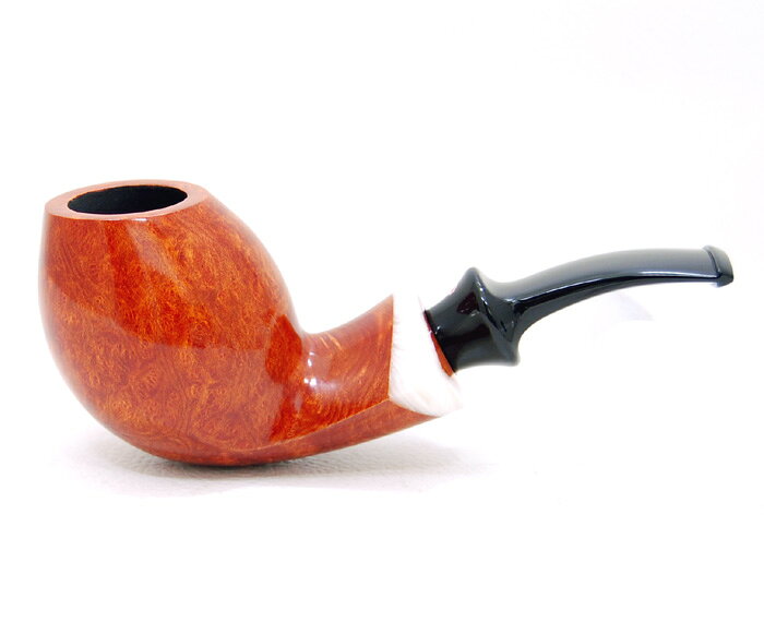 TSUGE（ツゲ）　キャッツアイ シャンクのマウント部が特殊な形状をした遊び心と高級感を併せ持つパイプ。 キャッツアイ型の落とし込みとラウンド型の接面を持つマウントをボウルに組み込むことは非常に難しく、高い技術力を誇る柘製作所ならでは。マウ...