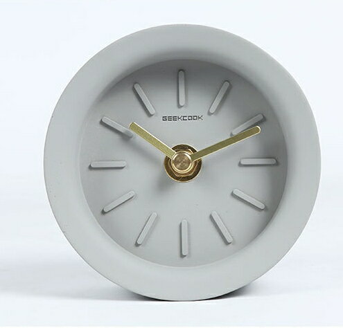 【商品詳細】 素材：コンクリート製の時計+銅製の針 サイズ： 直径10cm,厚4.5cm 重量：0.4KG 電池を含まない。 カラー：A，B ご使用方法に関するお問い合わせはこちらの商品に関しましてはノーサポートとなっております。ご了承の上...