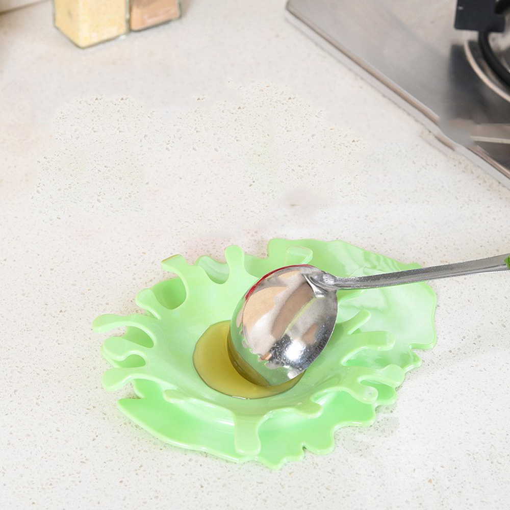 このスプラッシュスプーンレストは、スパゲティソースのスプラッシュのように見えます。 スプラッシュセンターは、キッチン用品をカウンターに触れることなく完全に保持します。 サイズ：16 * 20cm パッケージ無し簡易梱包です。 モニターにより...