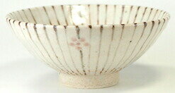 商品説明 産地 美濃焼 サイズ 12.4×高さ5.4cm 素材 陶器 商品説明 　【美濃焼】窯元蔵珍窯　花ちらし十草　小ご飯茶碗　普通に盛って(八分目くらい)300kカロリー 器のおおきなごはん茶碗◎ 　伝統的な十草が描かれた、土物の平茶碗...