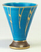 商品説明 産地 美濃焼 サイズ 5.7×高さ7.4cm 素材 陶器 商品説明 　【美濃焼】窯元蔵珍窯　金彩青釉　高杯 武将も楽しんだ盃 美濃焼職人による土物の盃です。大きさは5.7×7.4センチ。薄手で上にスッと伸びたスマートな形が特徴的で...