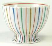 商品説明 産地 美濃焼 サイズ 8.8×高さ6.8cm 素材 磁器 商品説明 　【美濃焼】窯元蔵珍窯　色十草　湯呑 ポップな伝統文様で食卓を華やかに◎ 美濃焼職人による磁器の湯のみです。手のひらにおさまるサイズで、容量は180cc。和食器に...