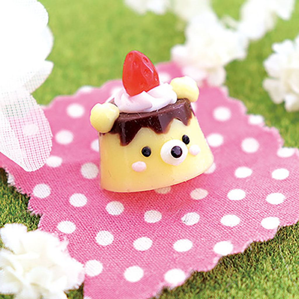 ぷにぷに手ざわりでいやされる♪ゆるくてかわいいくまプリン★【サイズ】約2cm【素材】シリコン/プラスチック/鉄など【ご注意】※手作りのため、大きさ・色・形等が多少バラつく場合があります。 ※針がとがっておりますので、お取り扱いにご注意くださ...