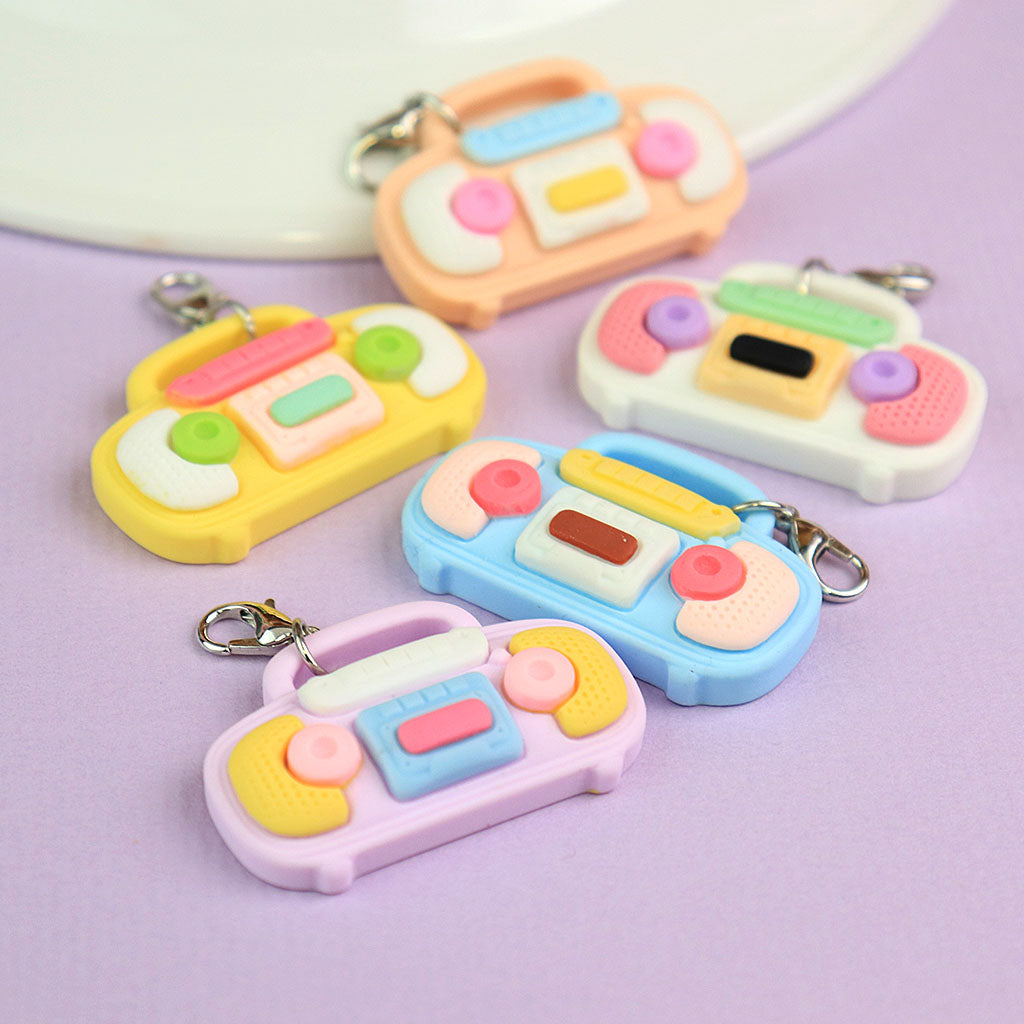 ? 【サイズ】1個売り/約4cm 【素材】プラスチックなど 【ご注意】※色・デザイン等はランダムでお届けします（選ぶことはできません） ※複数ご注文の場合、商品が重複することがあります。 【商品番号】967649【商品ID】DW-7649 ...