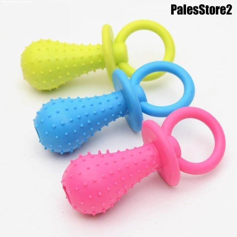 おしゃぶりの形をしたかわいい犬用のラバートーイです。中に鈴が入っており、遊ぶと音が鳴る仕組みになっています。噛んだり、一緒に遊んだりスキンシップにも繋がりそうですね?【サイズについて】長さ：10cm　幅：3.5cm【素材について】TPR【カ...