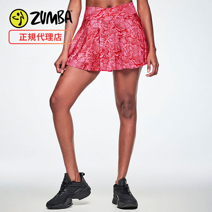 ZUMBAウェアの2026年秋冬新作【ZUMBA Rock'n'Roll Crossover Waistband Skor(Z1B000899)】キュートなピンク×ロックテイストなパイソン総柄プリーツデザインスコートです。正規品ならではの上...