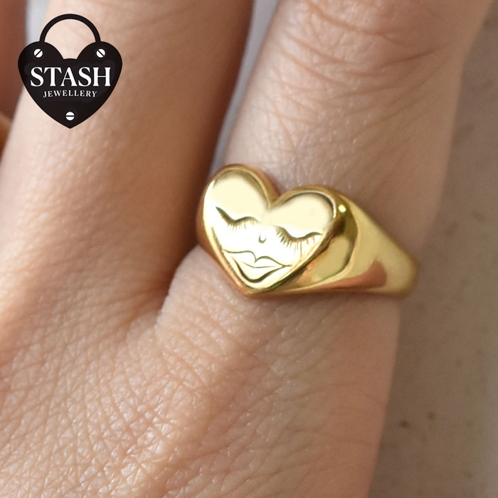 内径：約16mm (約11号) Gold Plated ゴールドコーティング仕様 地金：シルバー925 シドニーのボンダイにあるスタジオで制作されているアクセサリーブランド≪STASH JEWELLERY≫のリングです。 ロストワックス彫刻...