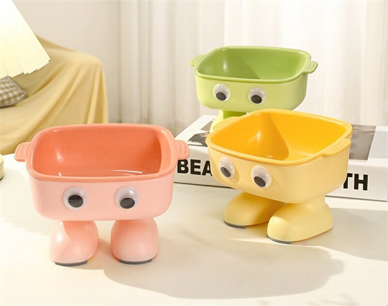 傾斜設計: 15度の傾斜により、猫や犬の首と腰への負担を軽減します。 滑り止めシリコン付き: ボウルの底にはシリコンが付いているので、動物が食事中に滑ることがありません。 洗いやすい: 陶器製なので、食べこぼしても簡単に洗浄できます。 猫柄...