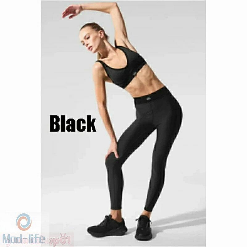 "ALO Yogaの7/8ハイウエストエアブラシレギンスは、 フィット感抜群で動きやすさが魅力のヨガウェアです。 デイリー使いにもぴったりで、 海外セレブにも愛用されている大人気ブランド！ 通気性があるので、ジムでのトレーニングやヨガの時間...